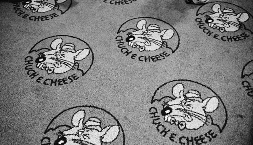 Never forget the surreal delight of Chuck E. Cheese with these old ...